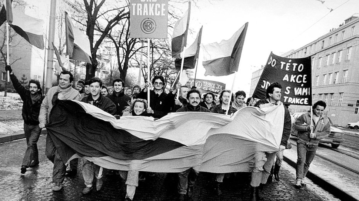 Kino klub Zahrada: Sametová revoluce v dokumentu – KC Zahrada